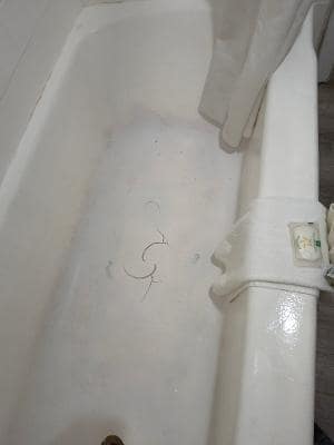 cracks in tub
