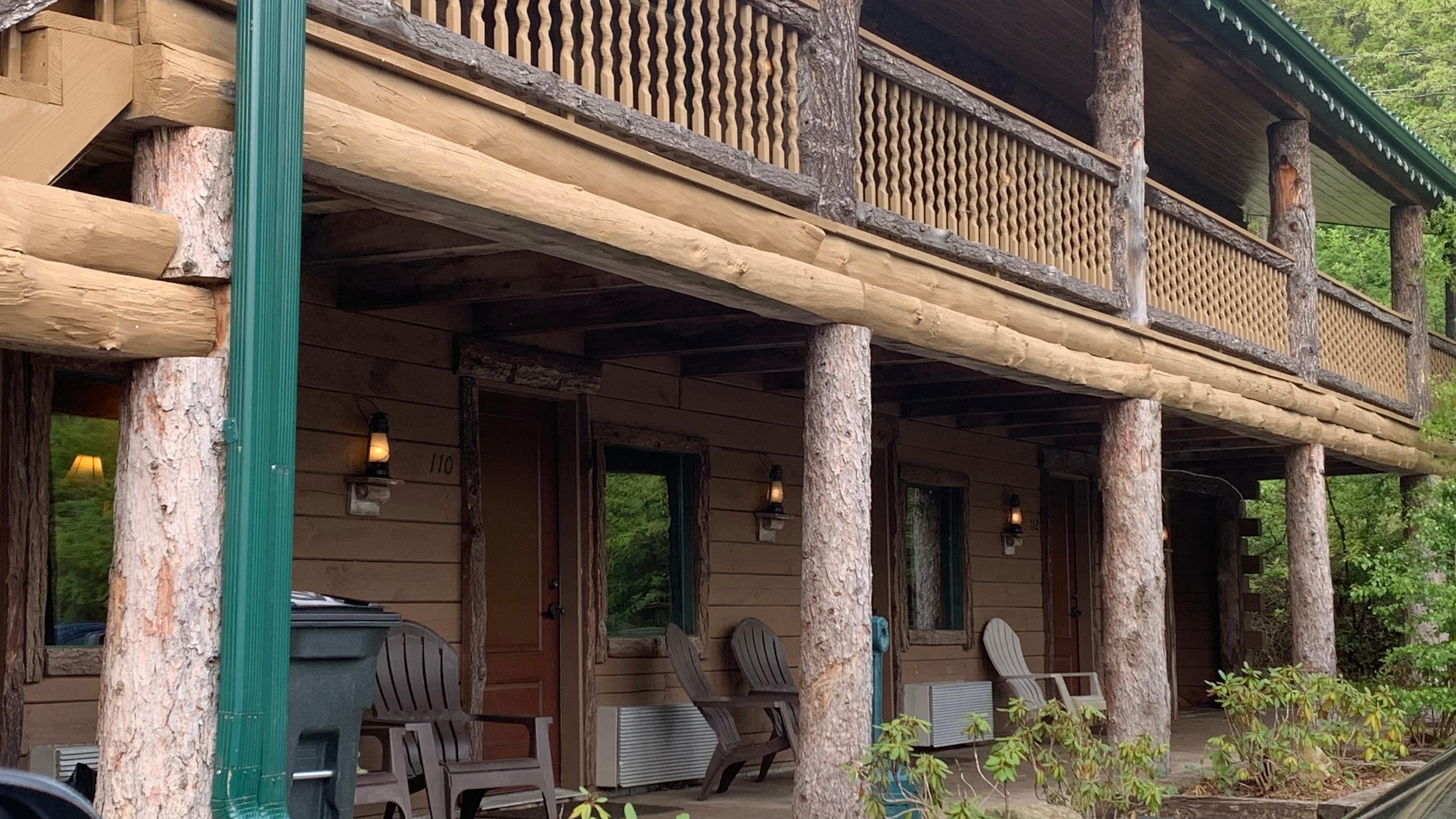 Book Log Cabin Lodge & Suites in Jones Mills | Hotels.com