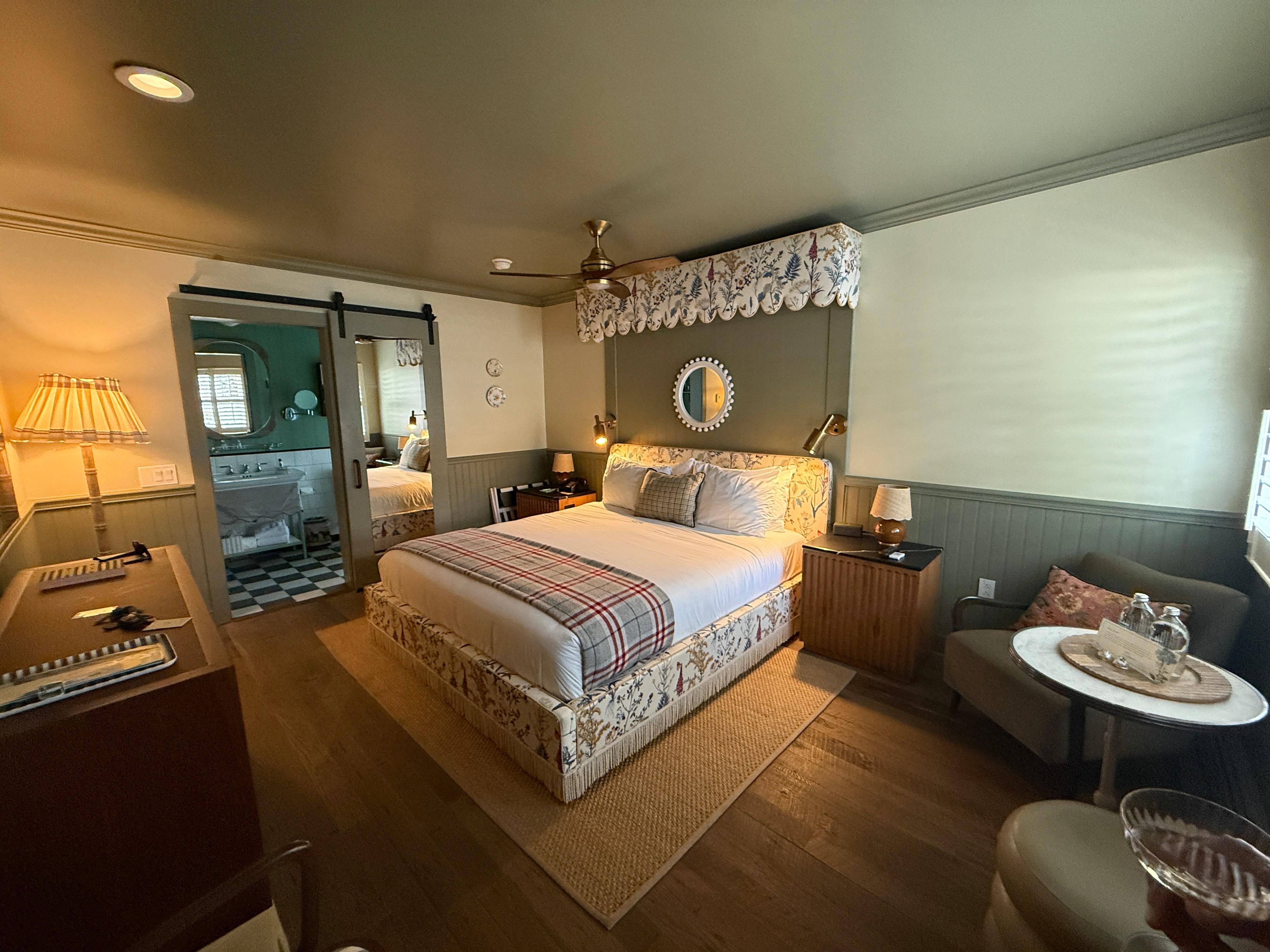 Super cute room! Very clean and really comfy bed! 