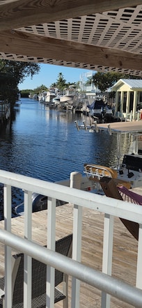 The water canal offers beautiful sun in the morning and a very tranquil experience.