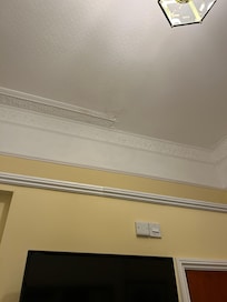 O teto estremecia a cada 10min, além do barulho ensurdecedor