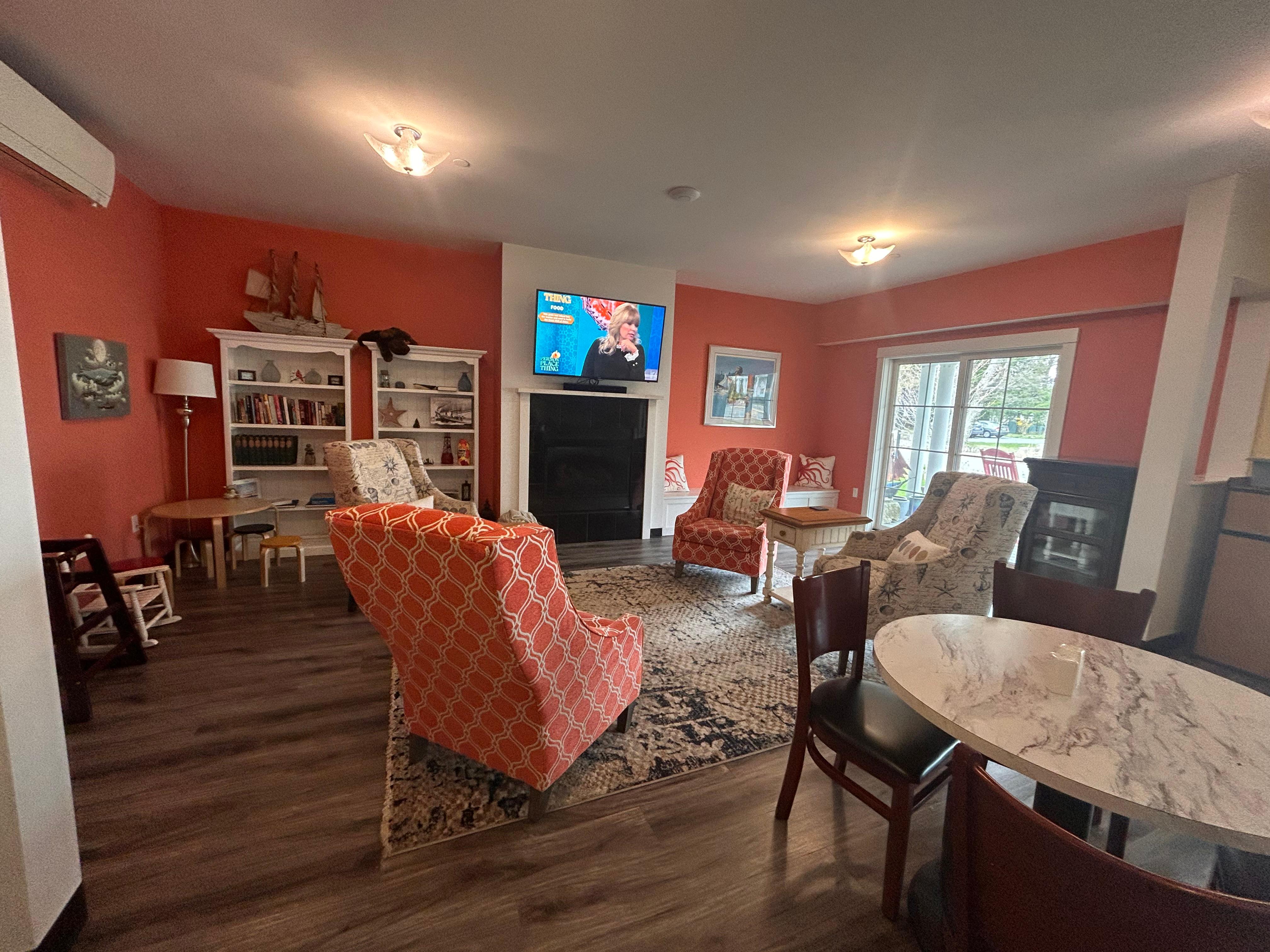 Sitting/breakfast area