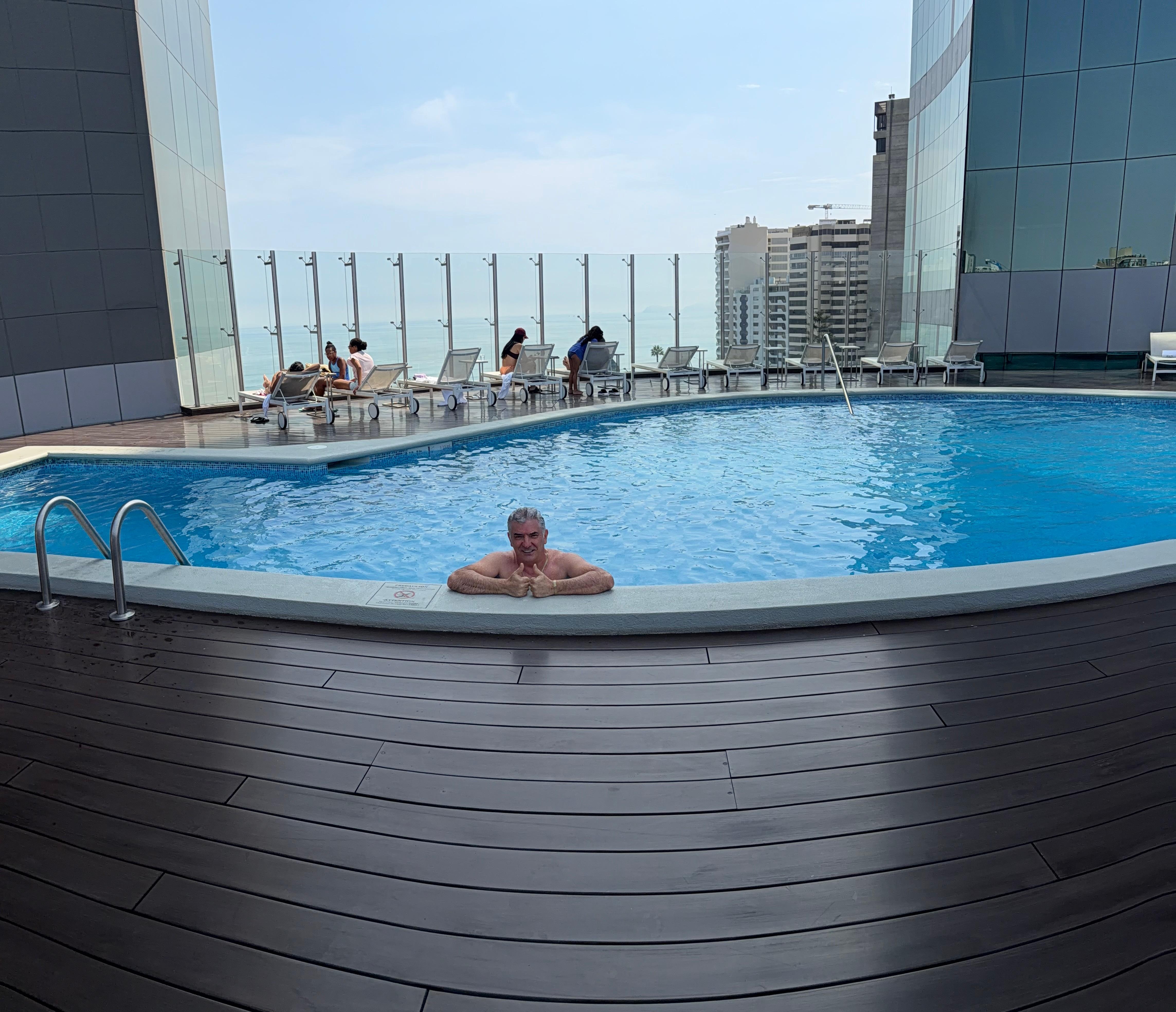 O ambiente transmite luxo e tranquilidade, onde o tempo parece desacelerar e cada detalhe foi pensado para proporcionar bem-estar, exclusividade e momentos inesquecíveis. 🌴💦✨