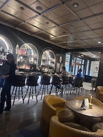 Polo lounge great food and drinks