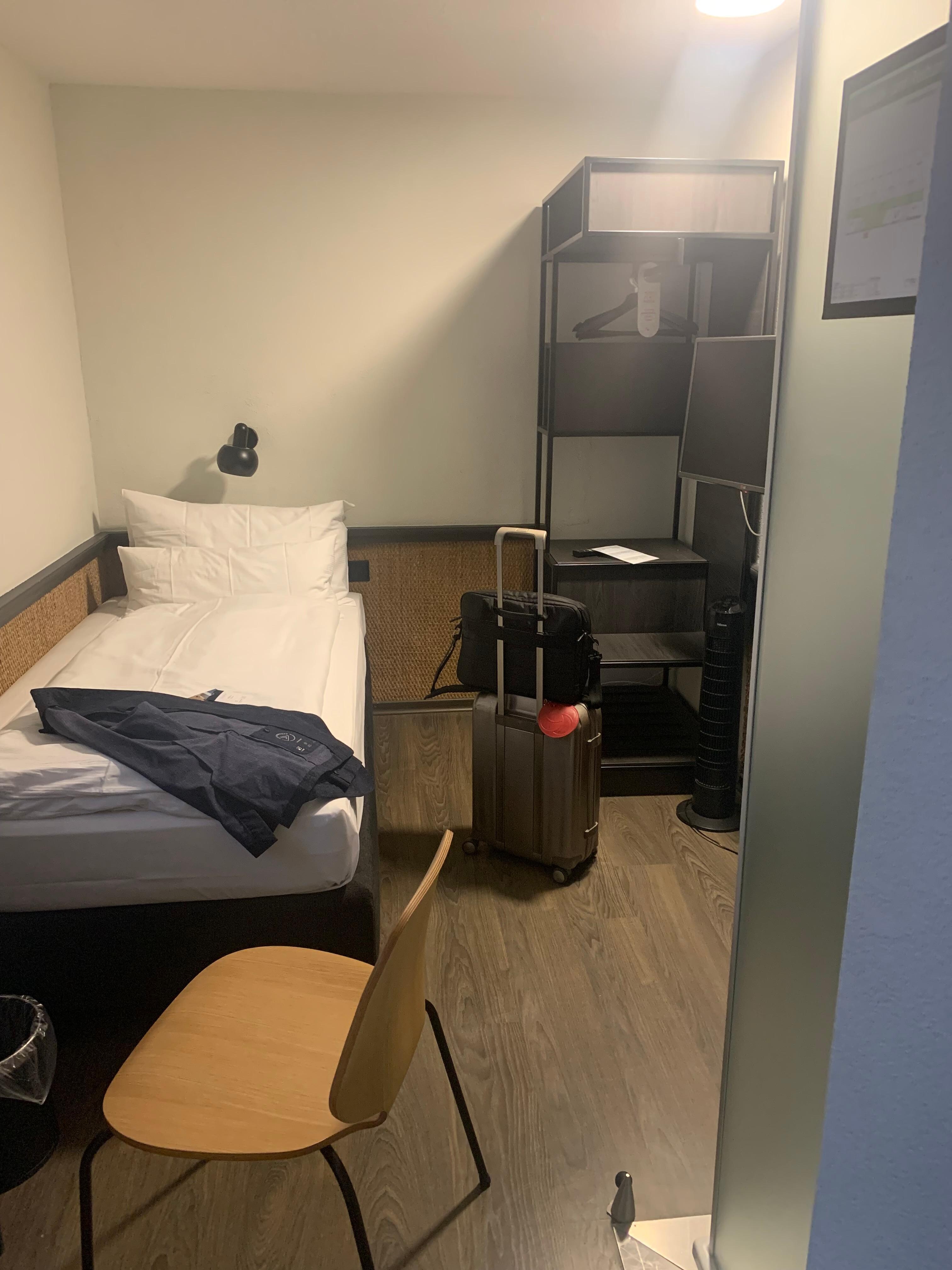 Here a complete view of the room…