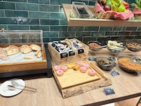 早點甜點區,有可愛精巧的甜甜圈