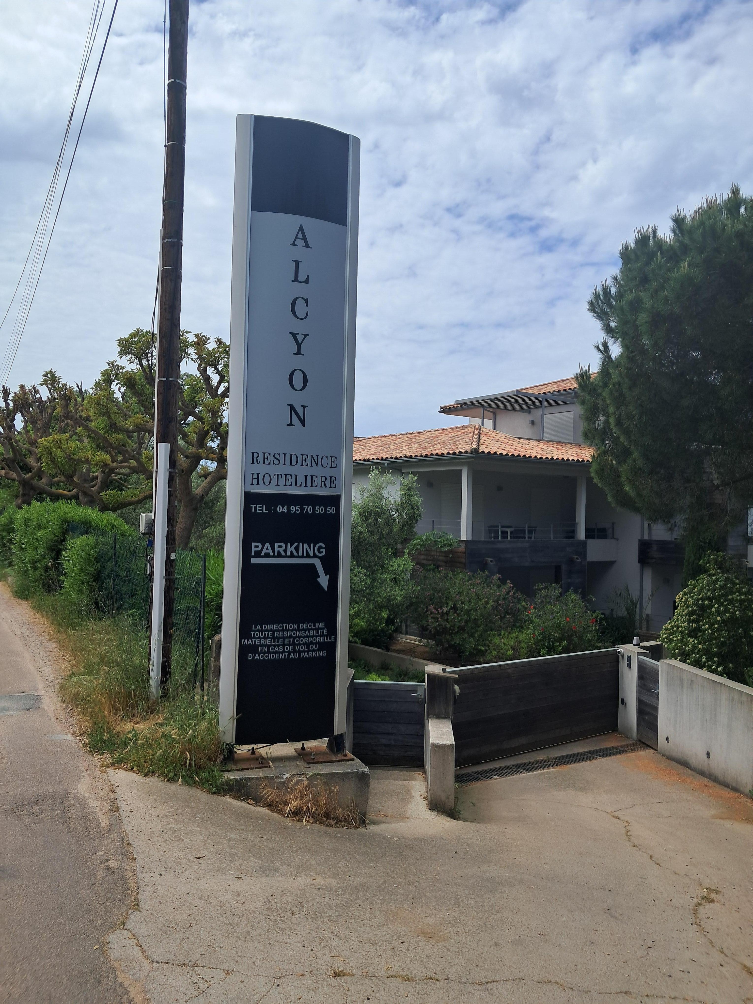 Alcyon Residence entry