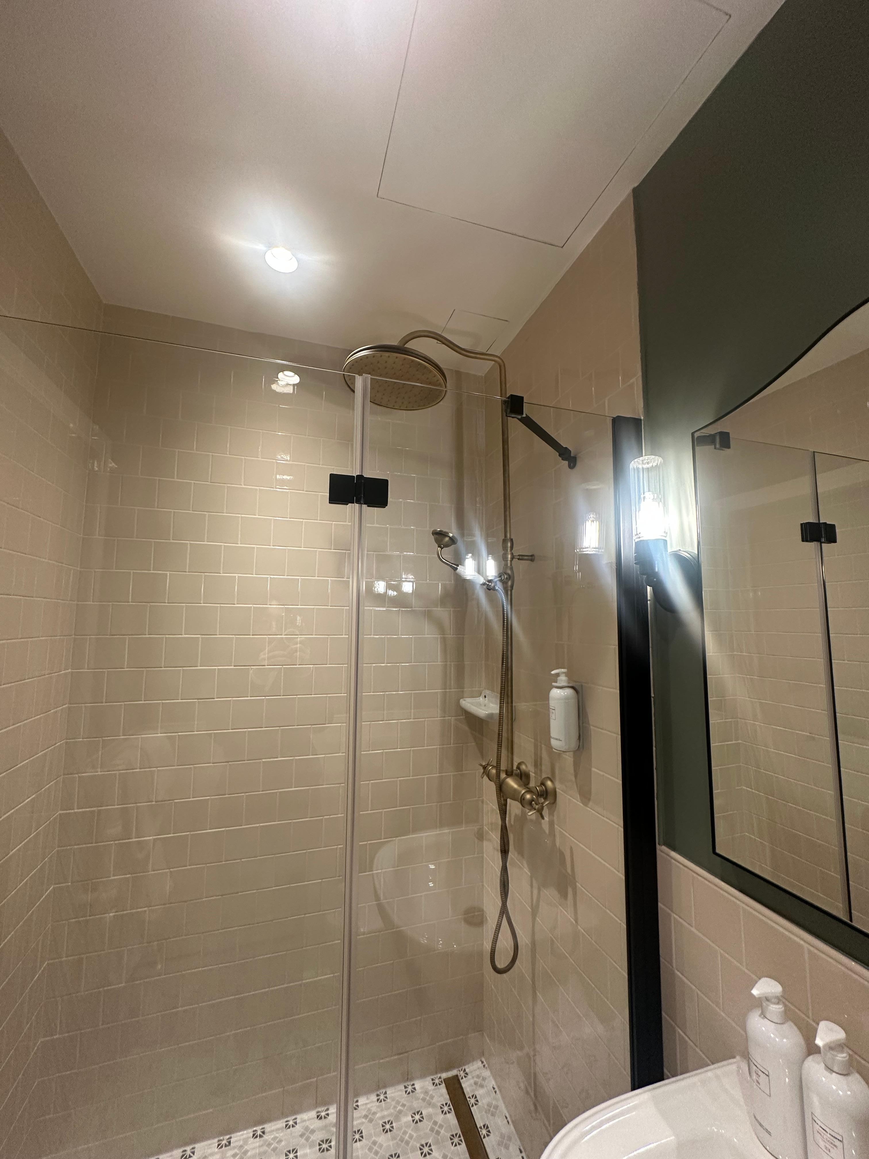 샤워부스가 따로 있어요