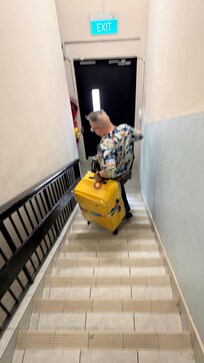 對於長輩或行李較多的旅客來說可能會比較吃力。