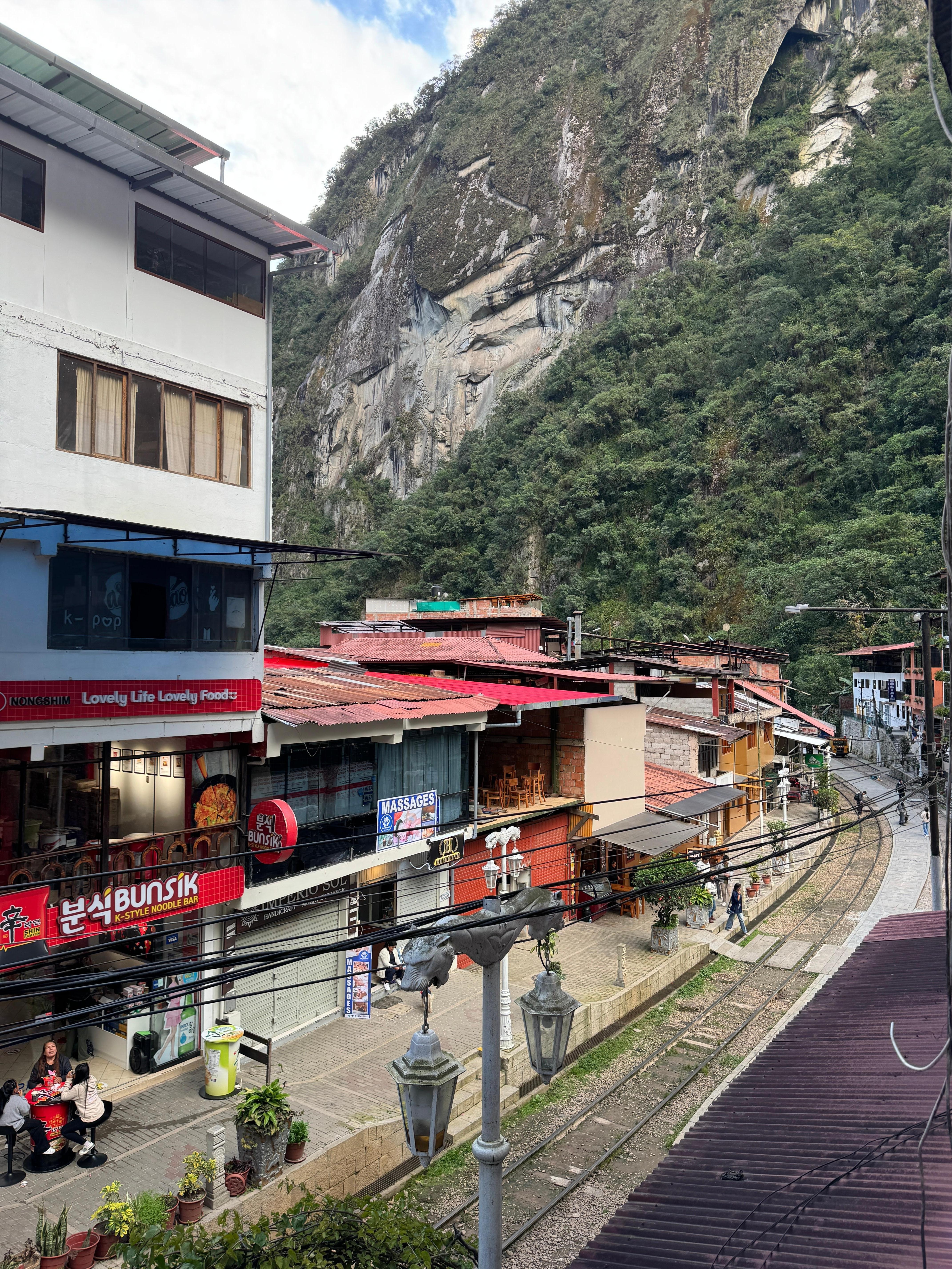 ホテルの窓からの眺めです。線路が見える