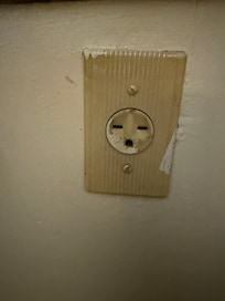 non-Canadian receptacle