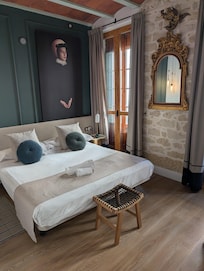 No sitting area other than on the bed