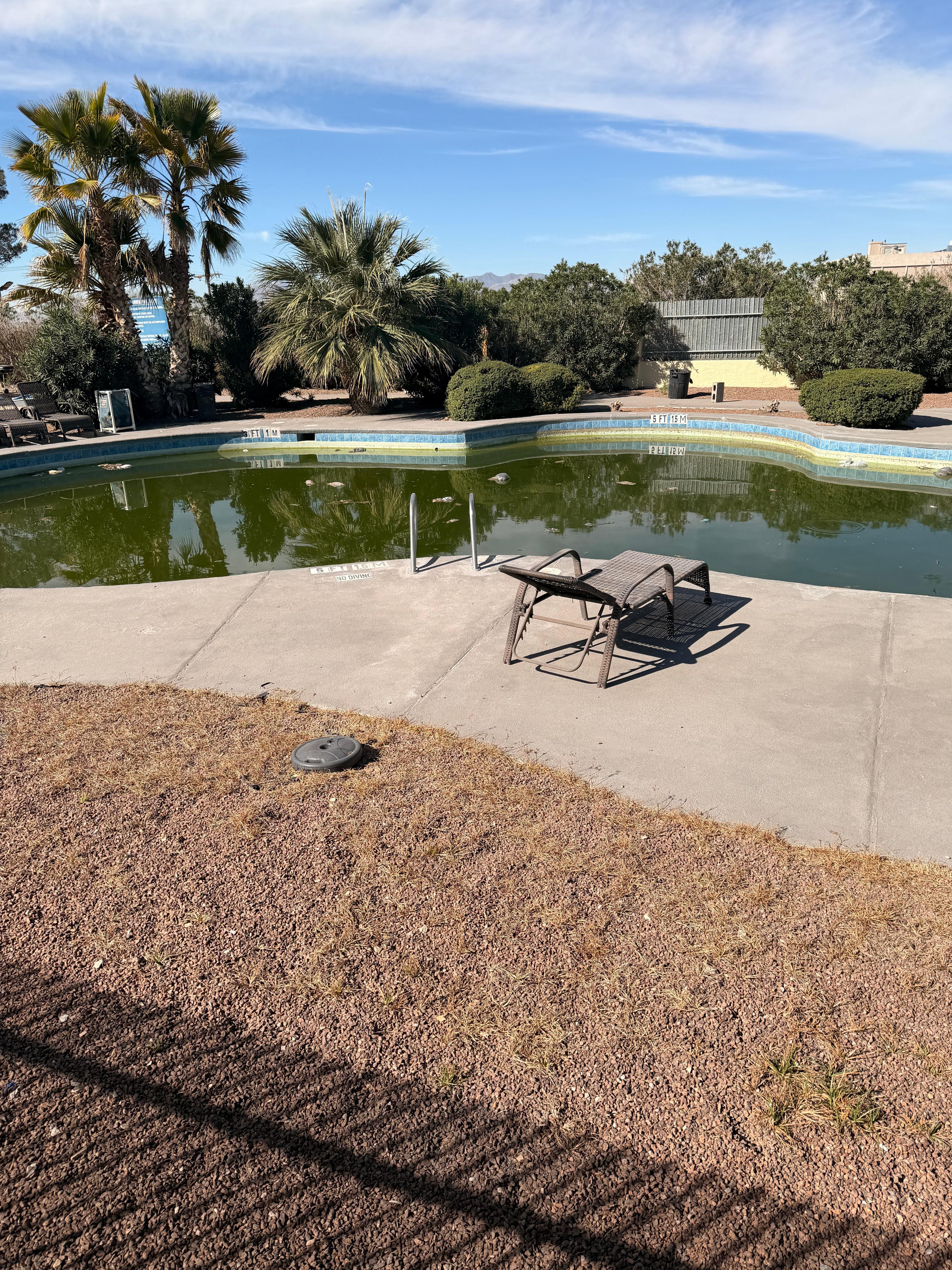 La
Alberca es un pantano de basura ! 