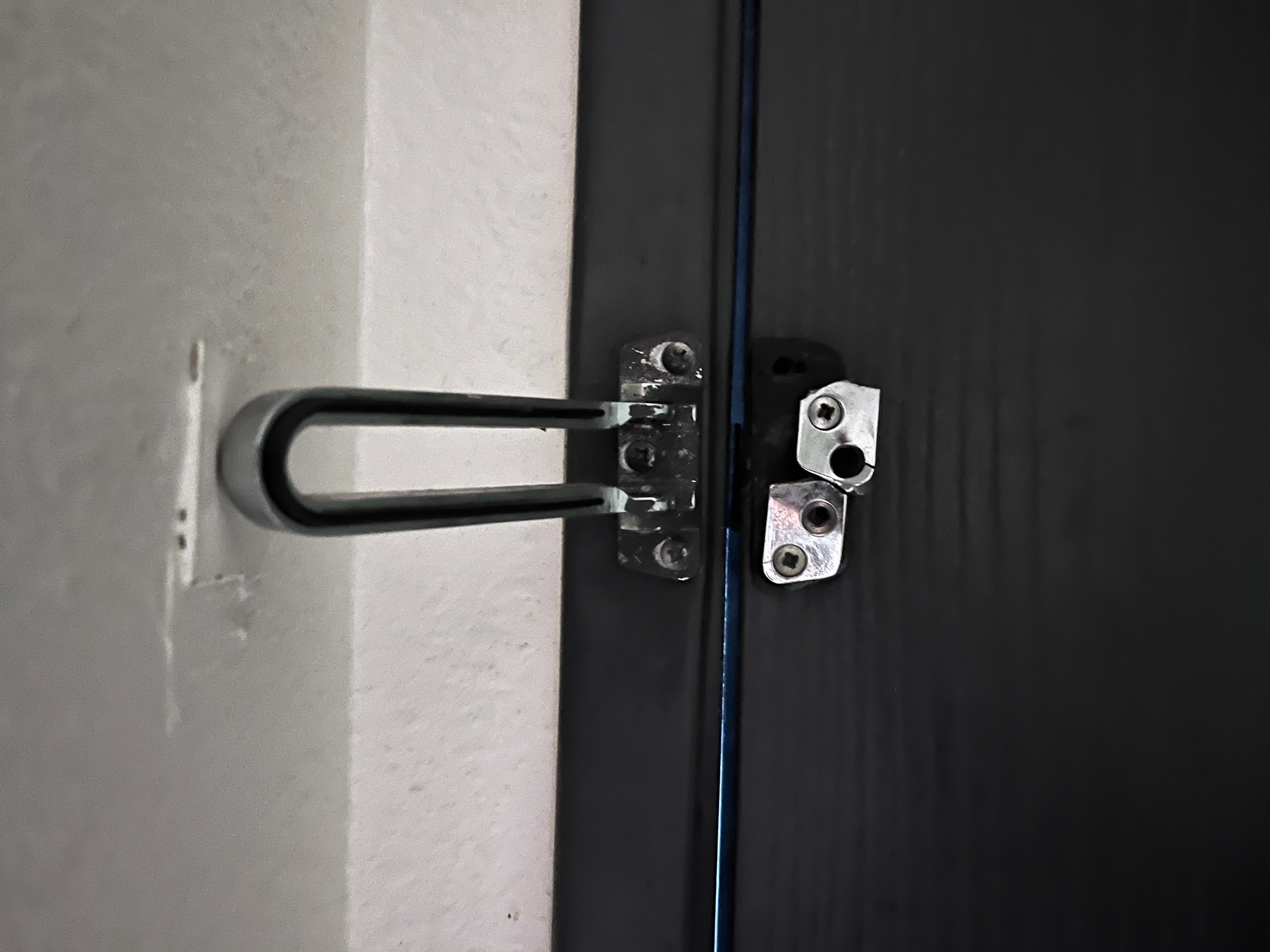 No bolt option, and with some random code/keyless entry, really didnt feel at all secure.