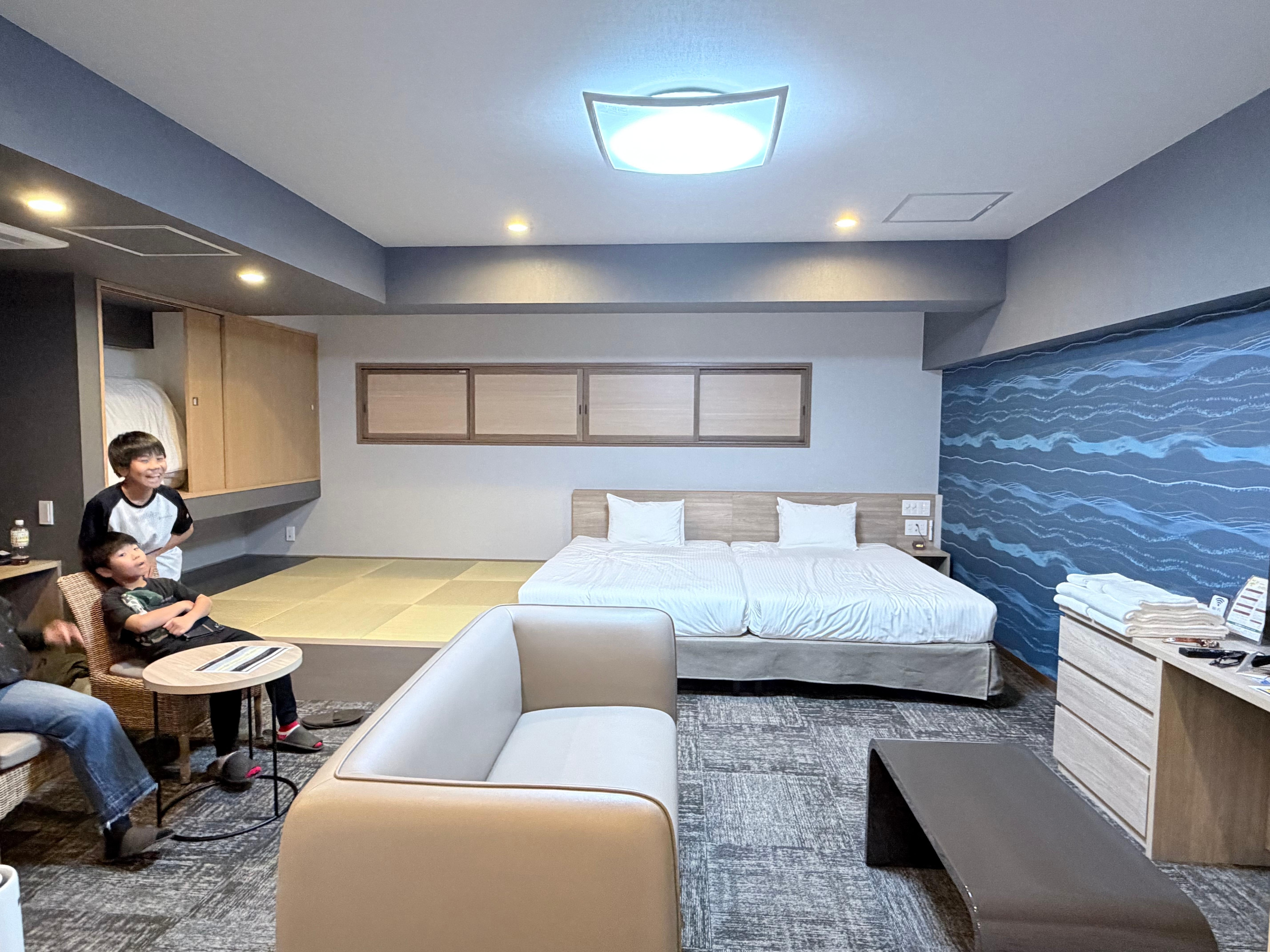 ファミリールーム、布団2組あり