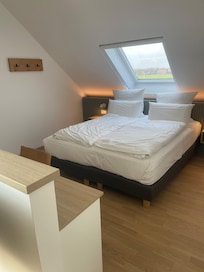 Modern eingerichtet und hell.