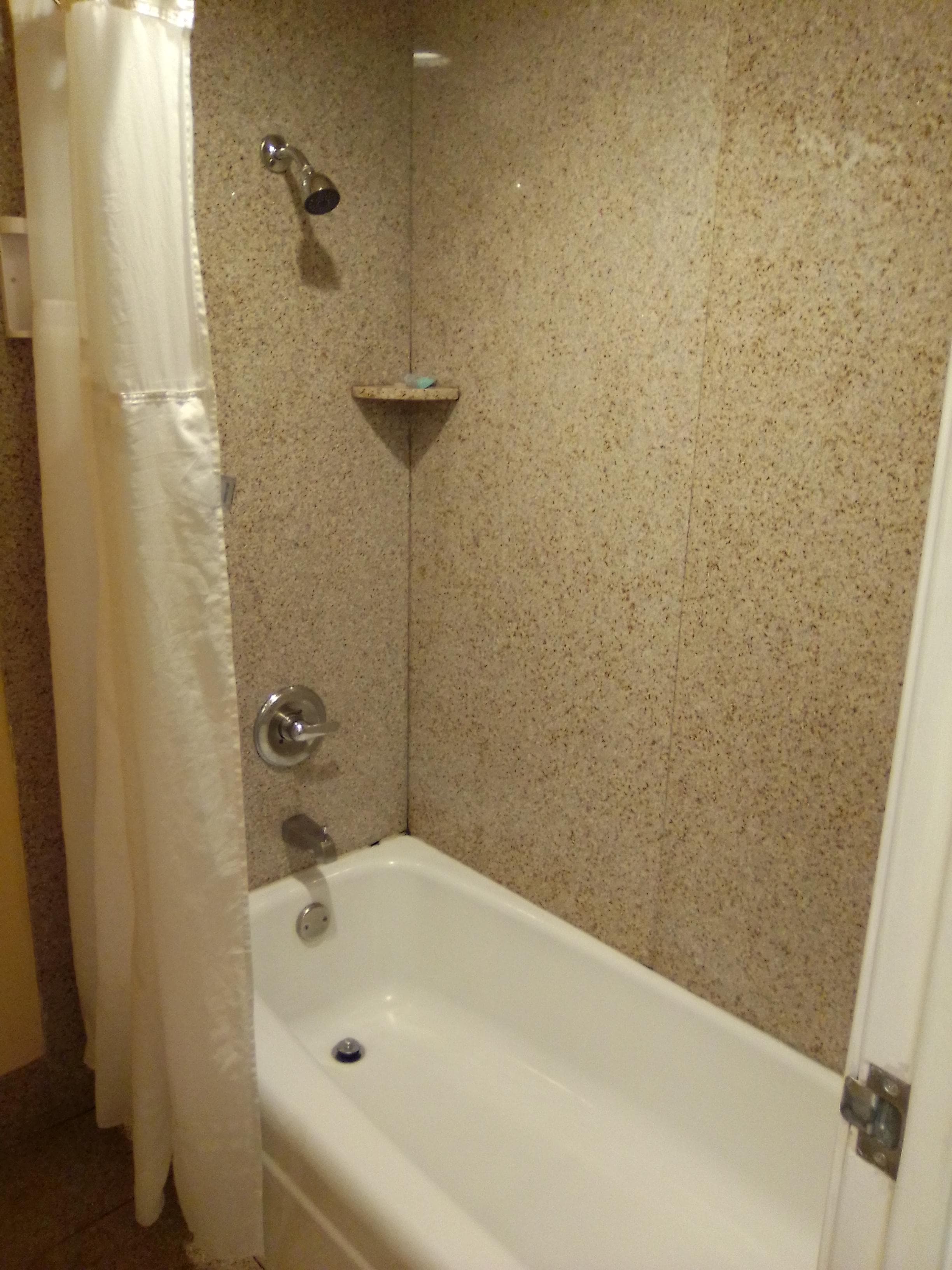 Nice Bath Tub & Shower