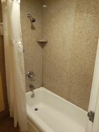 Nice Bath Tub & Shower