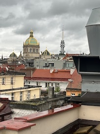 Udsigt fra vores andet værelse med terrasse på 7. sal 😍