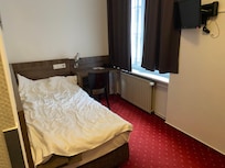 古めかしい感じの部屋だったが、それが落ち着いた感じを演出していた