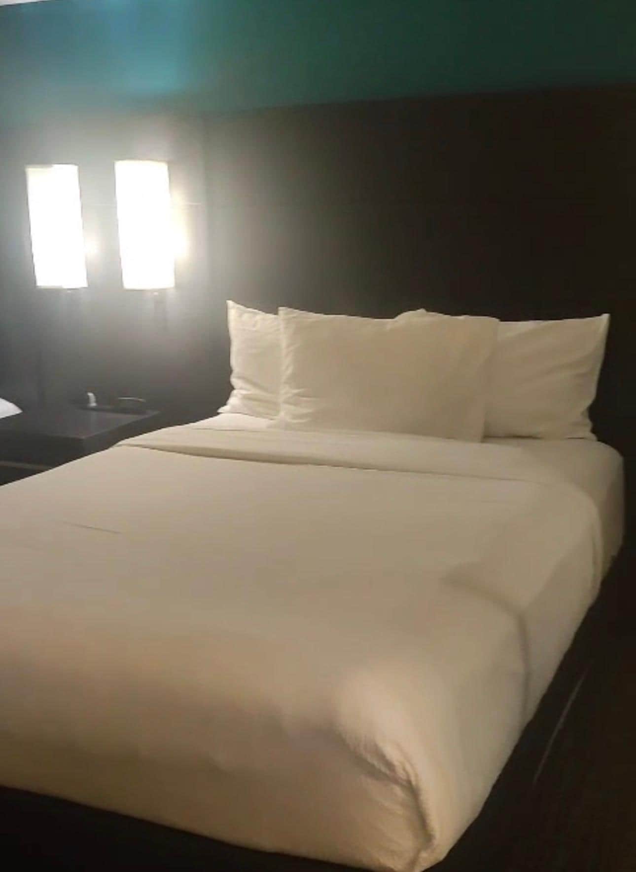 Quarto/suíte com duas camas queen