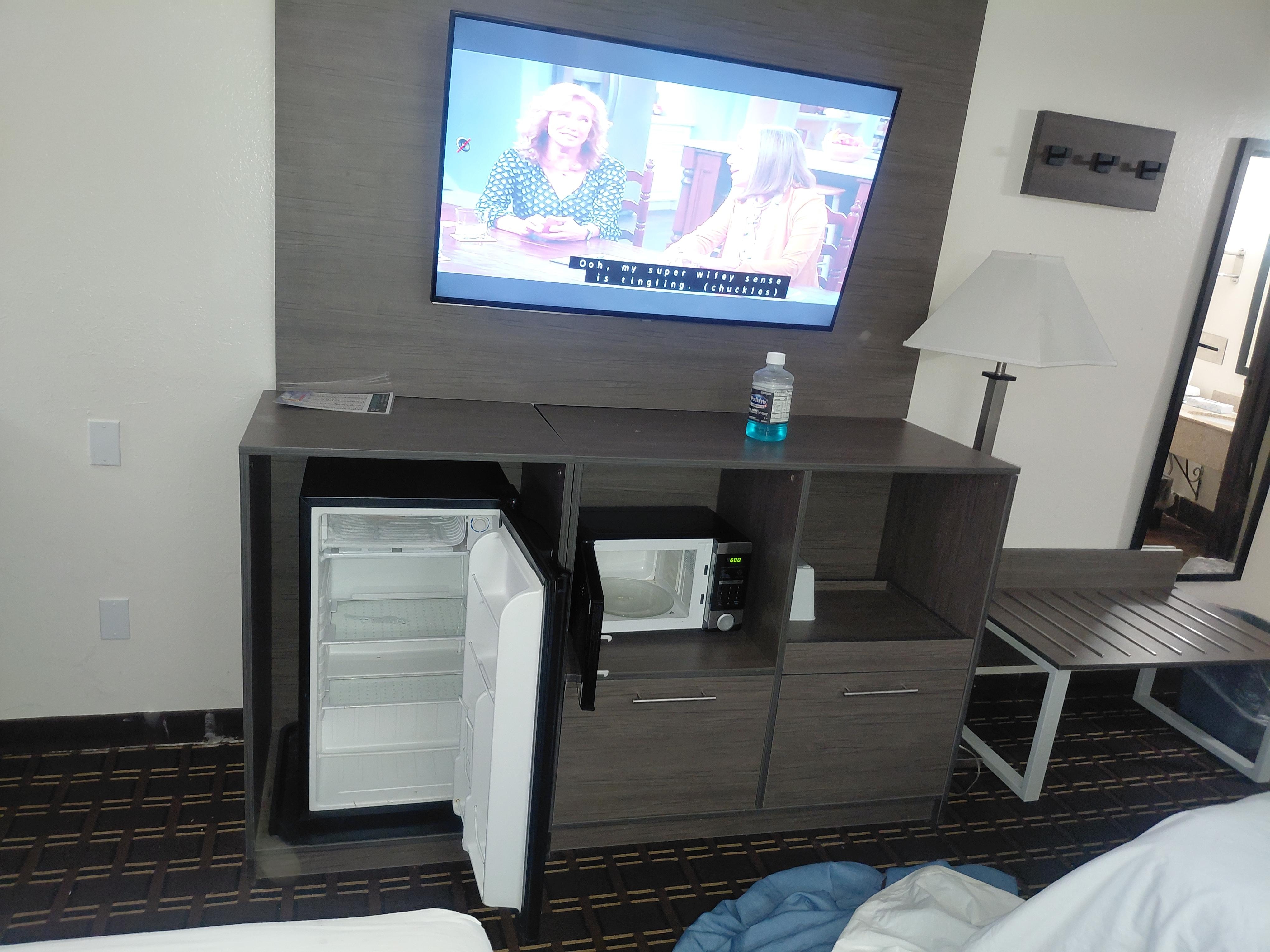 Pics taken bc of accusations of rooms destroyed at front desk by  elder cleaning lady (room service, but weren't, rather prepared for her, cleaned to make change over quicker an easier by experienced past hotel worker for major resorts across dells, 