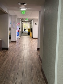 the hallway to breakfast