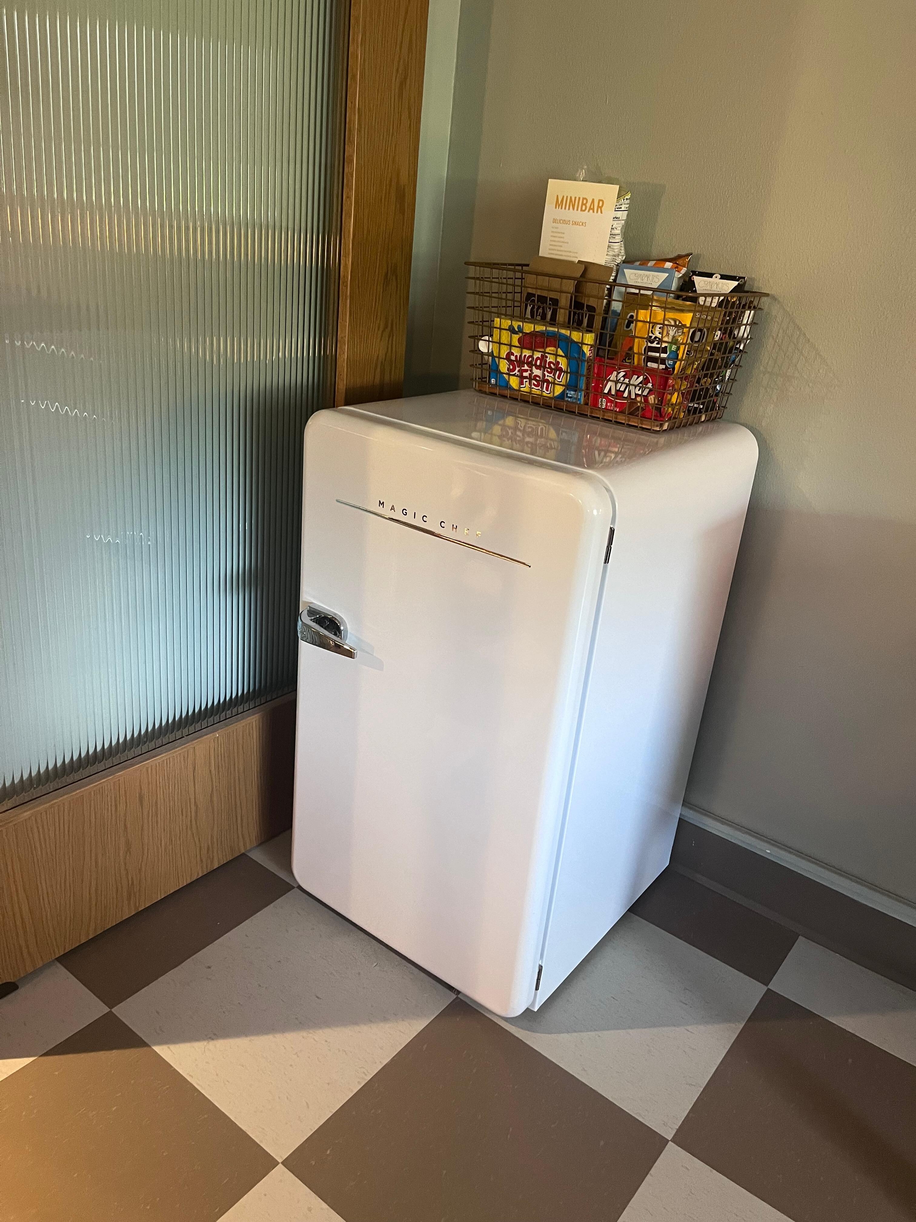 Room mini fridge 