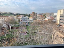 Utsikt från rummet mot staden och Akropolis.