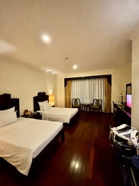 広い部屋
枕元にUSBは無い