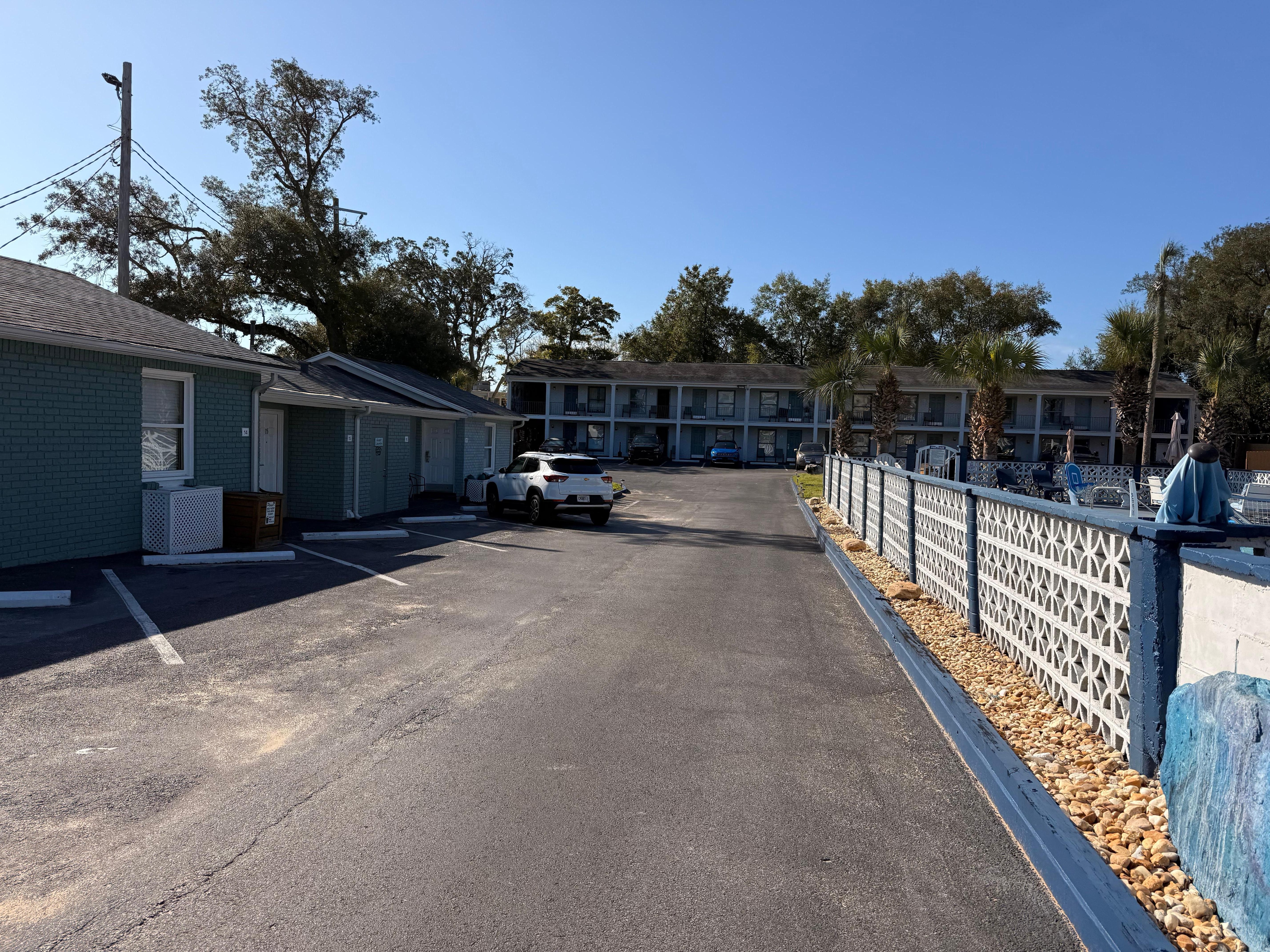 plenty of parking space 