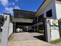 Zufahrt und Parkplatz