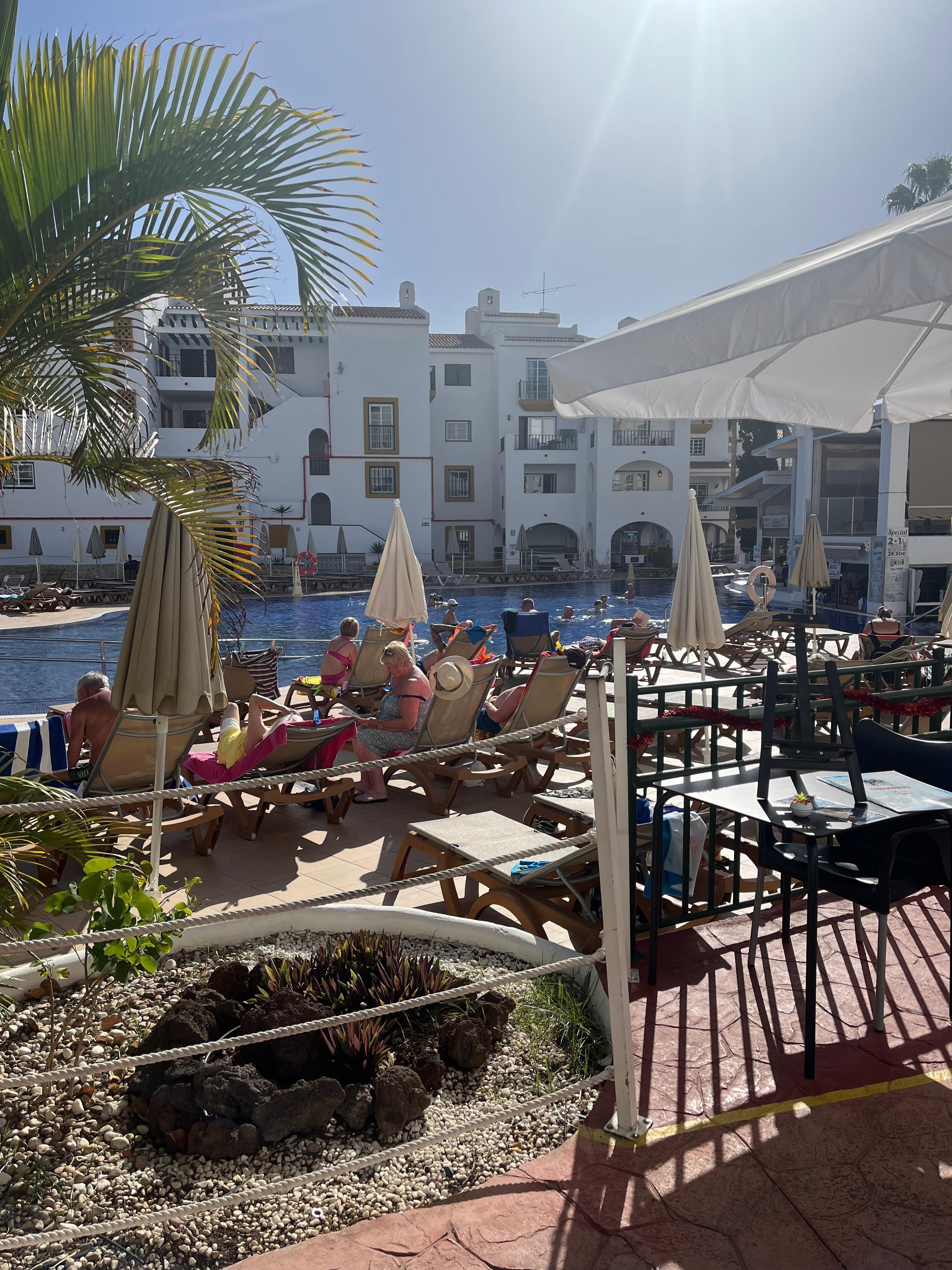 Heated pool ideal for all mobilities and gentle access . 