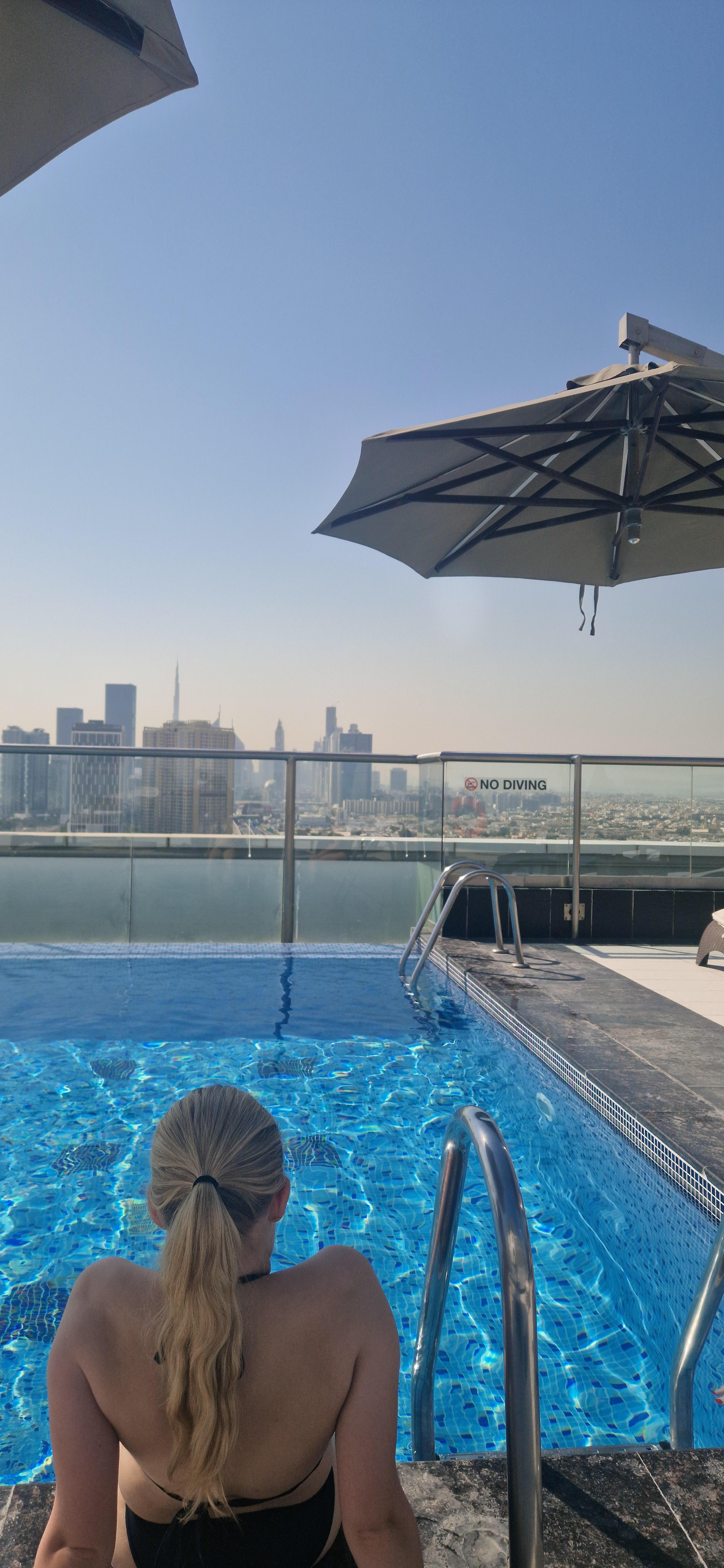 Udsigt udover Downtown fra poolen