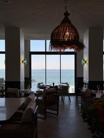 La salle de restaurant /petit déjeuner