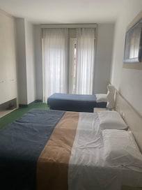 Habitación amplia y limpia