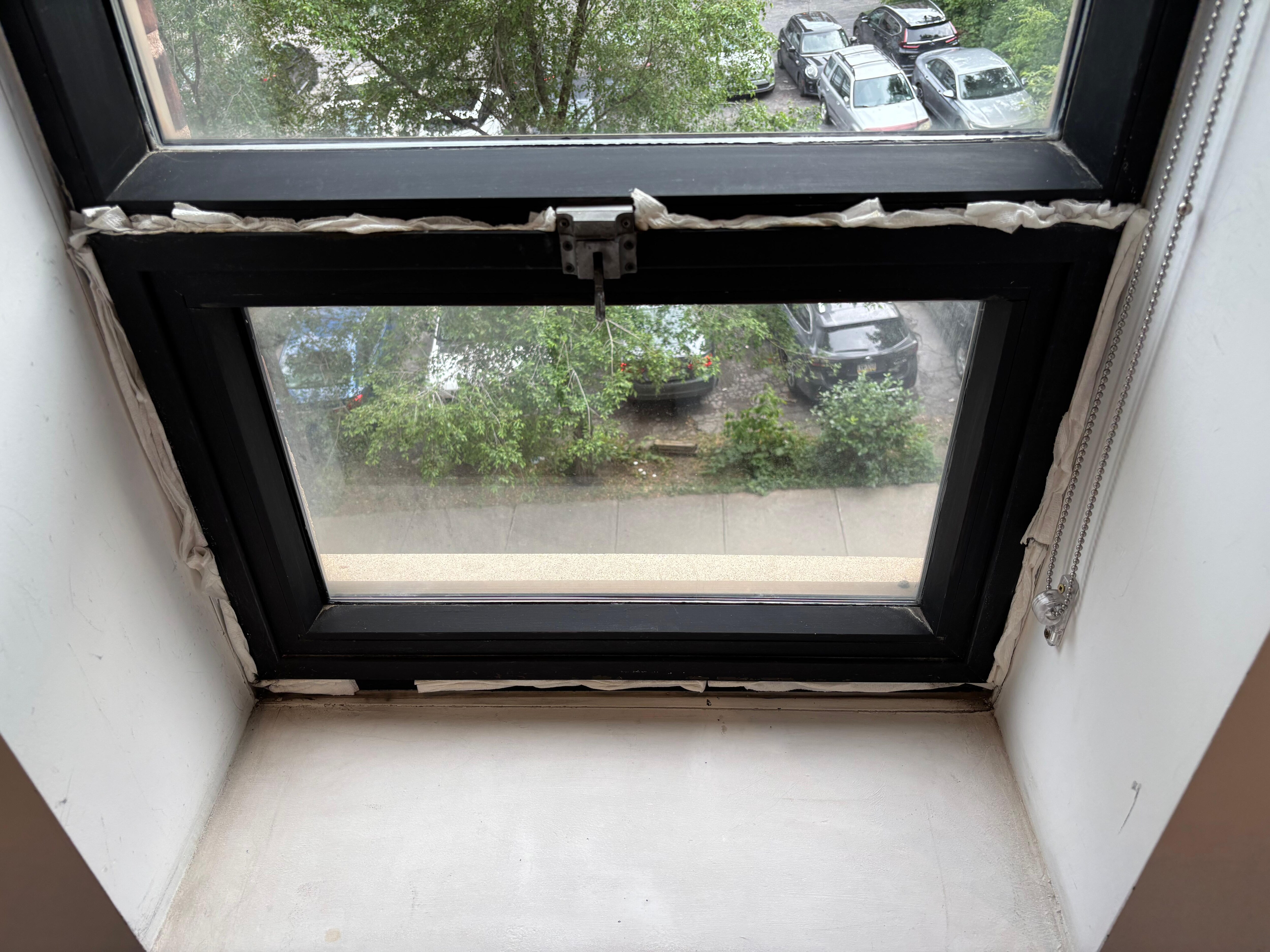 Paper towel sealing window