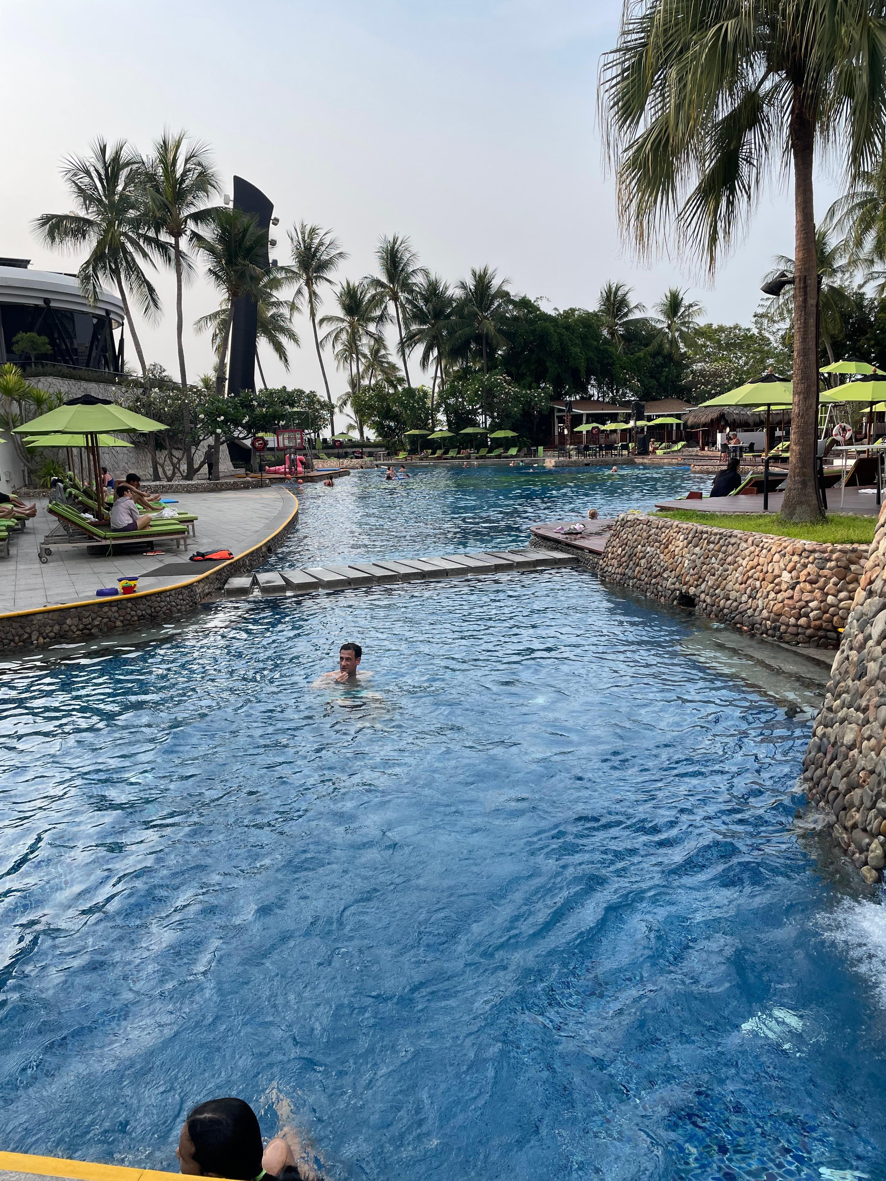 Generöst poolområde