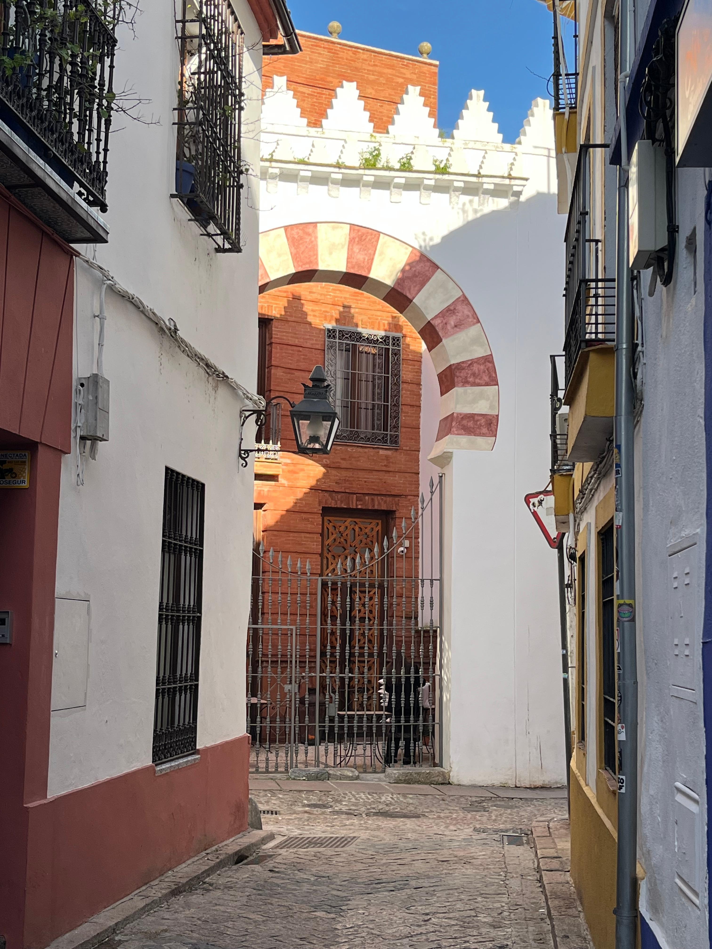 Sideindgang med lille terrasse