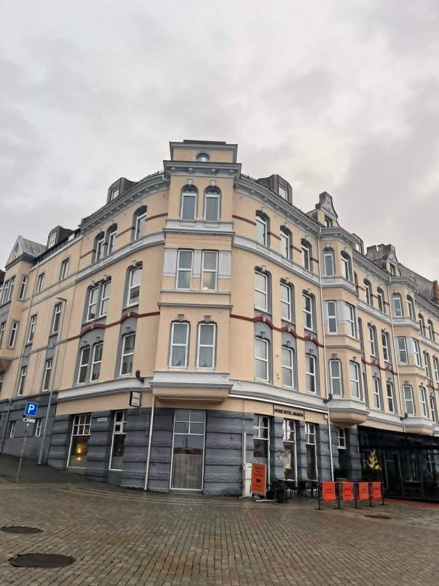 Flott plass midt i sentrum.