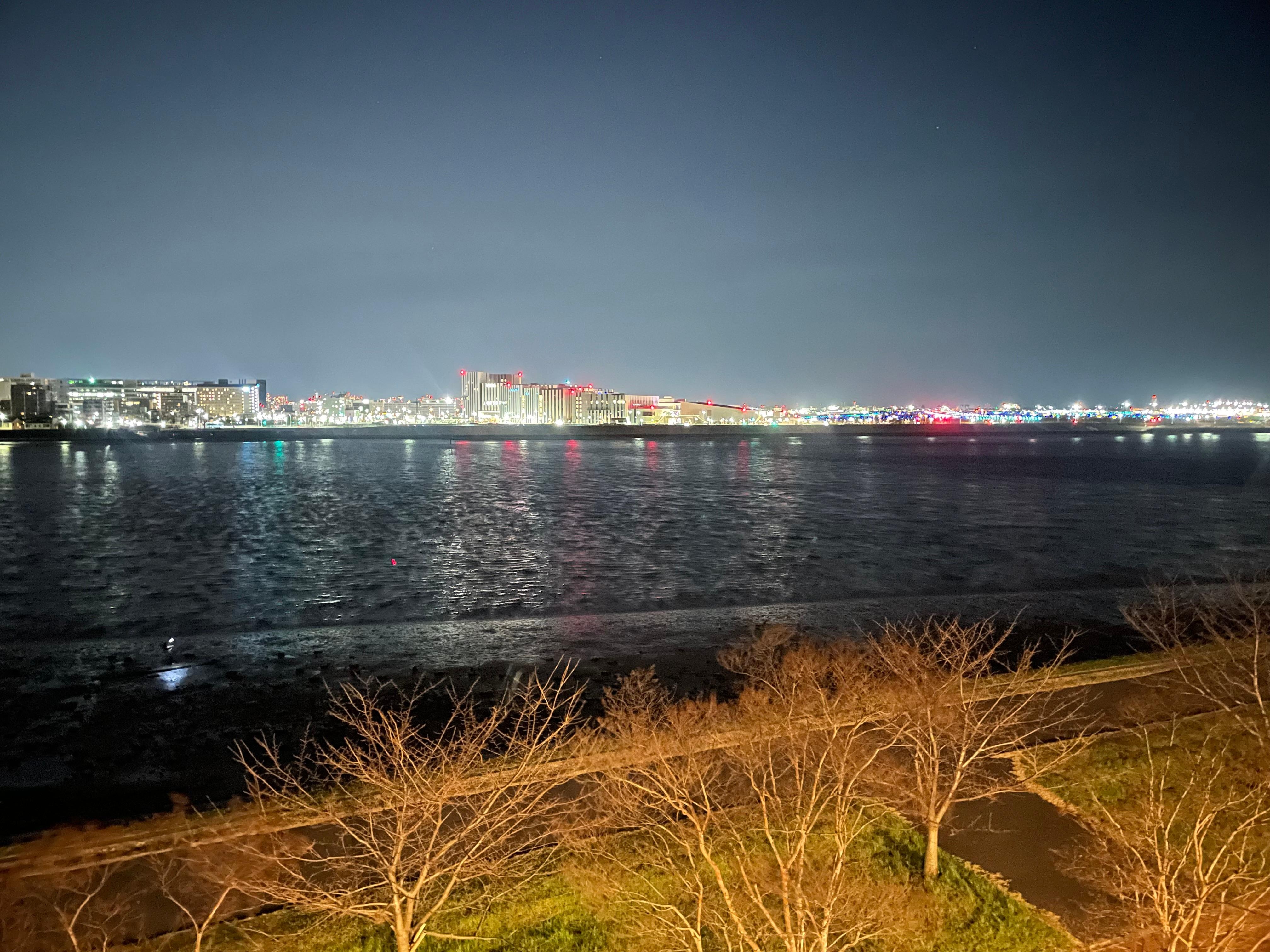 部屋から空港の景色
