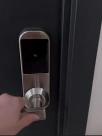 fechadura digital em todos os quartos