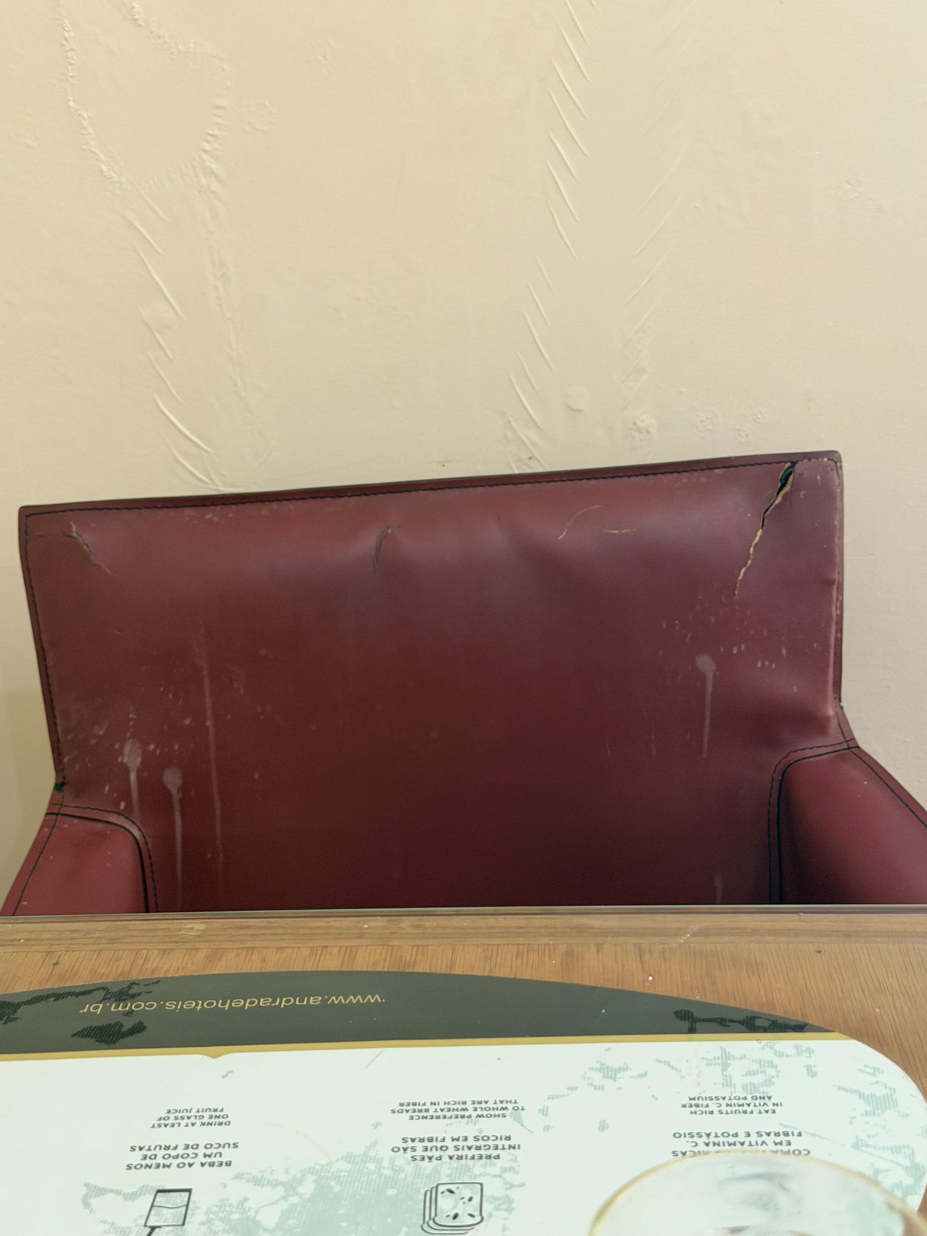 Cadeira do café da manhã detonada