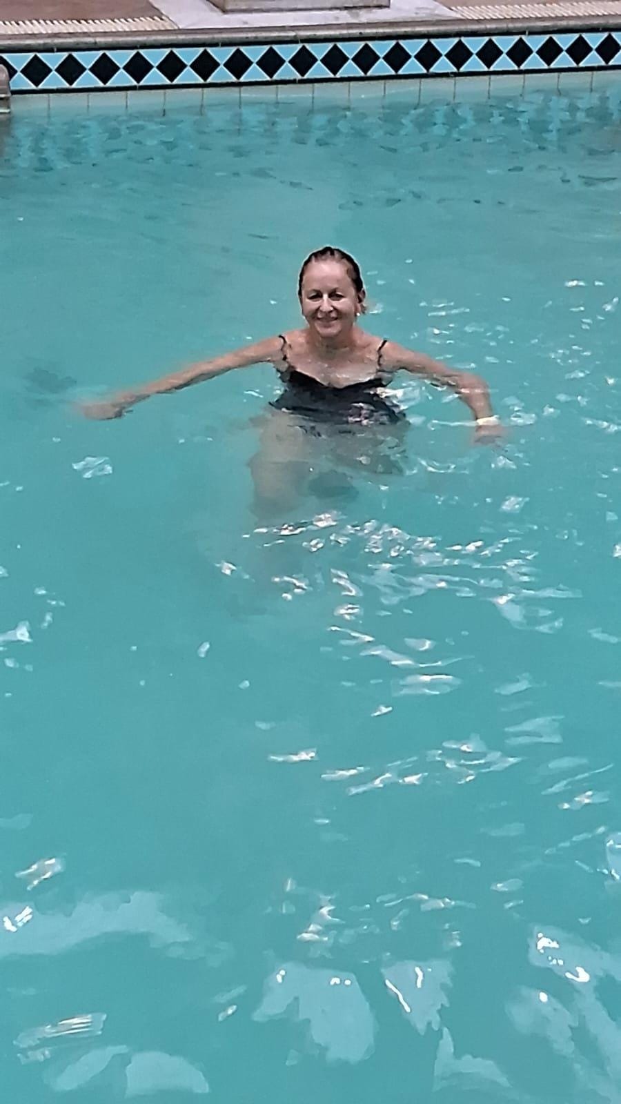 Piscina termal impecável. 