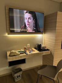 Instalaciones nuevas y en general limpio.