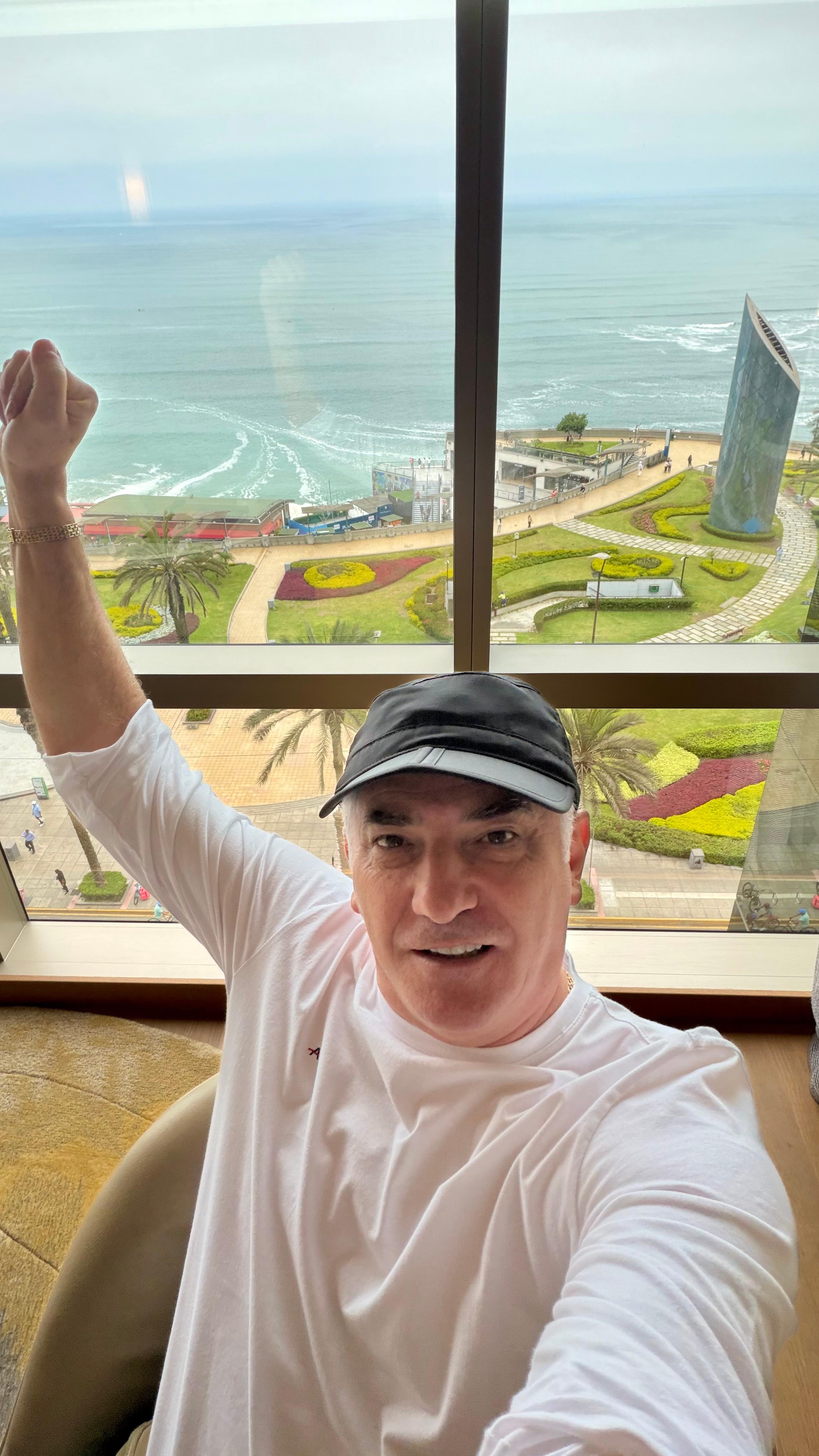 É o tipo de paisagem que acalma, inspira e transforma qualquer momento em algo especial. Um privilégio para poucos, onde a beleza natural se une ao conforto e à sofisticação, criando uma experiência única e memorável. 🌅✨