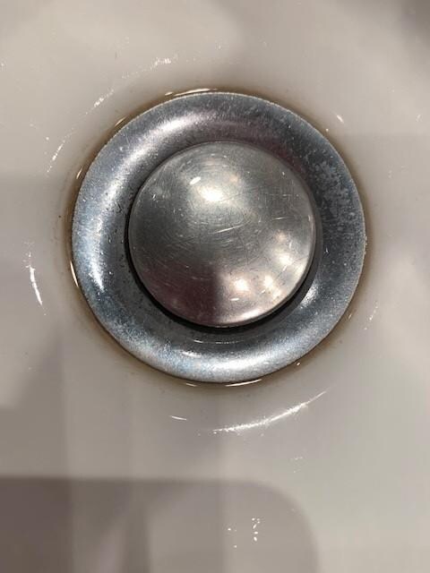 Ablauf Waschbecken - verschmutz