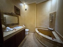Meknes suite washroom
