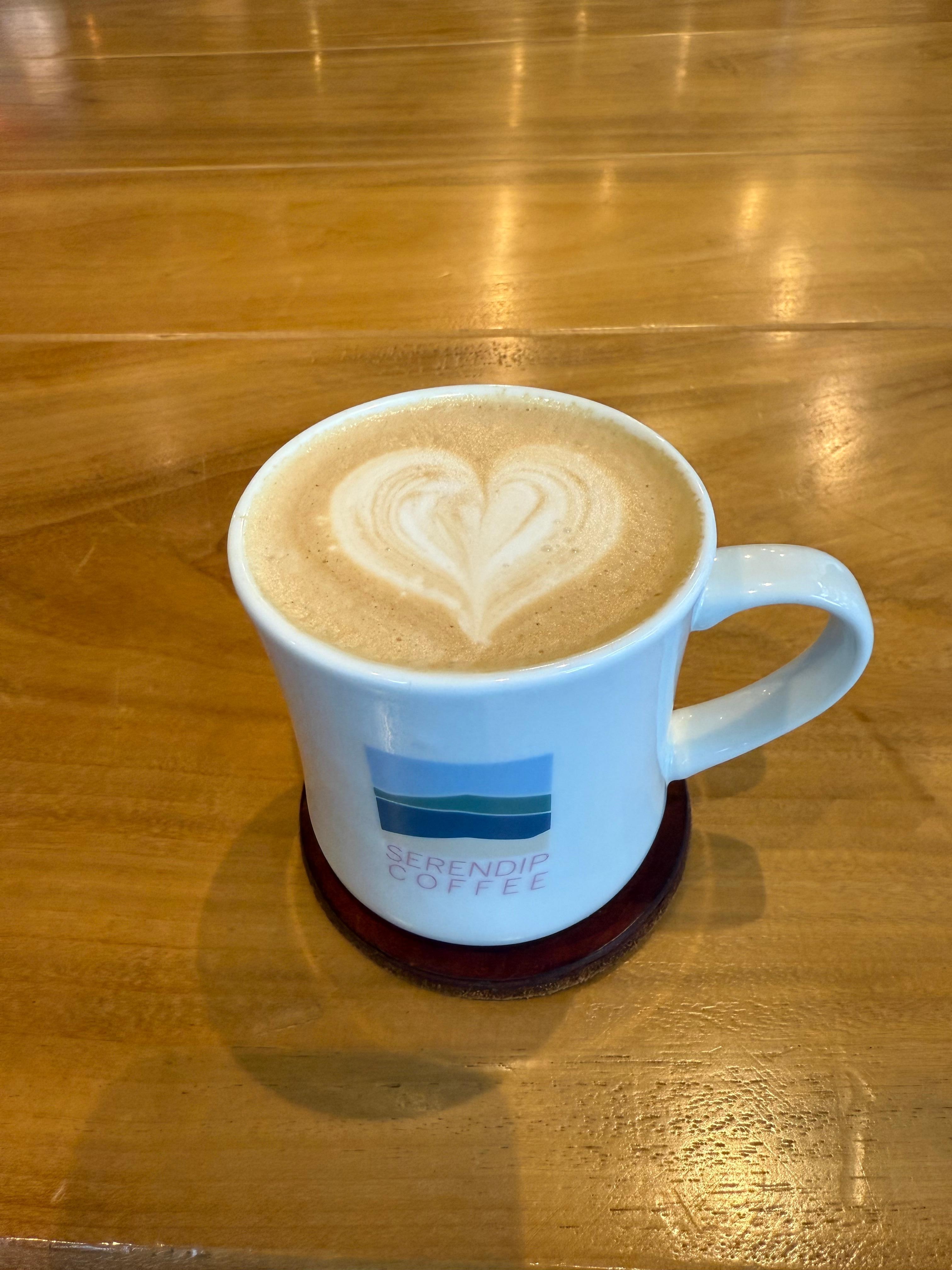 チェックアウト後にラテを飲みました