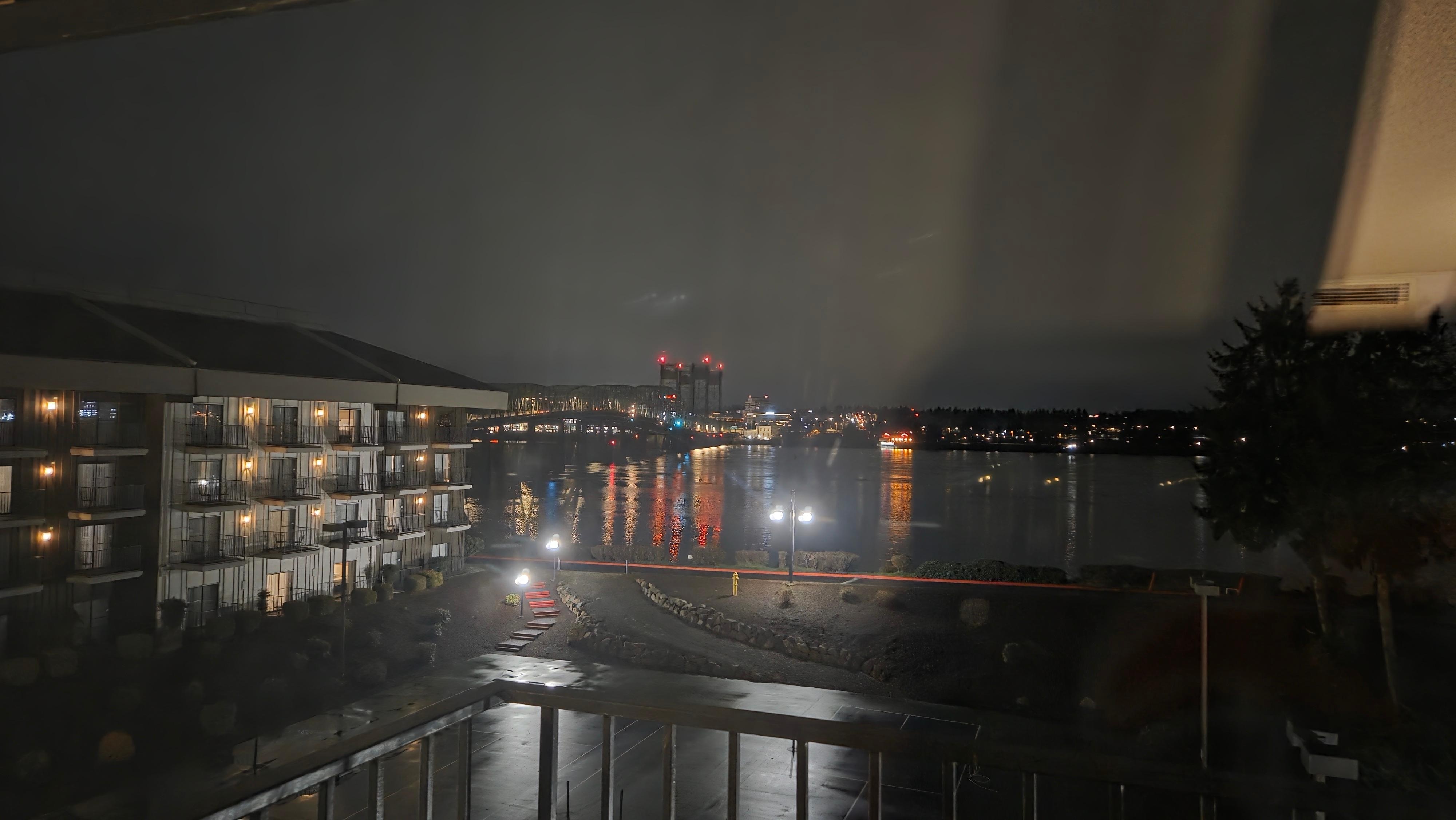Lovely hot tub. awesome lake views at night, friendly staff